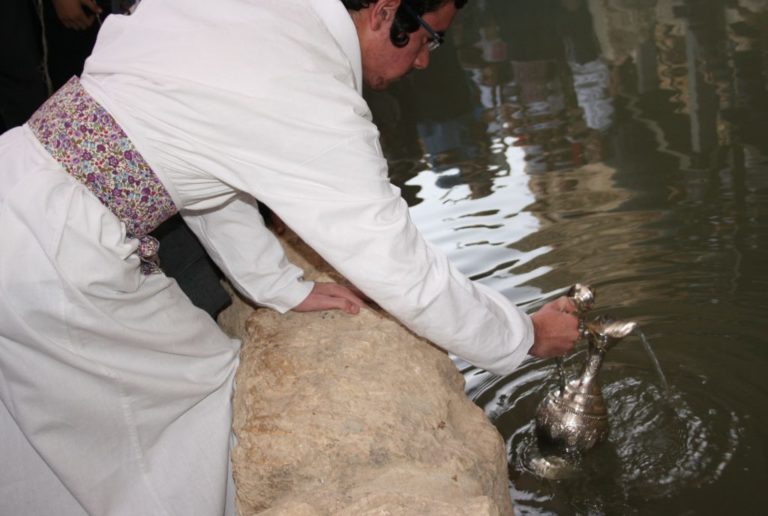 Feast of Tabernacles: Priests Perform Water Libation Ceremony - God in ...